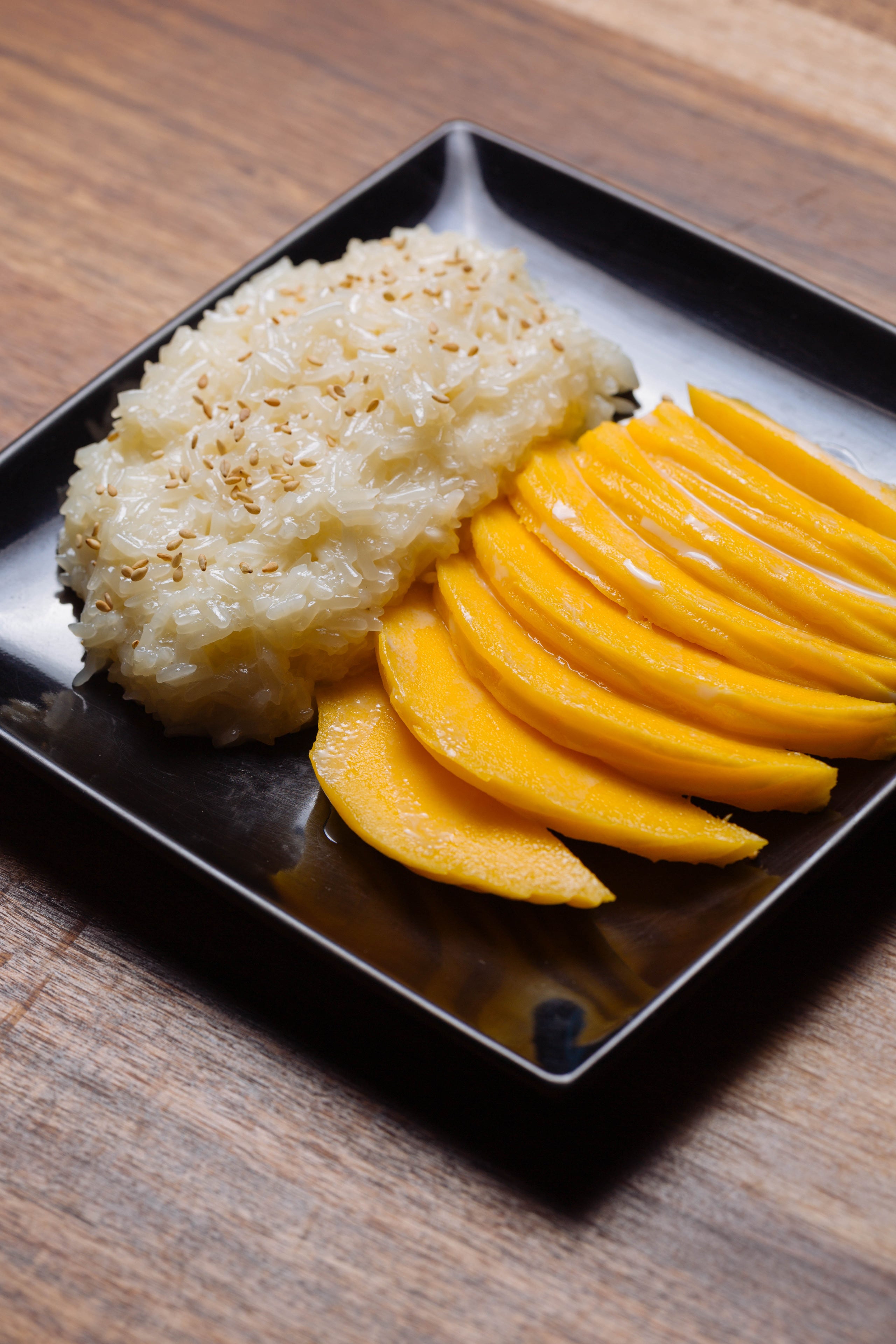 Mango and Sweet Sticky Rice | Le Thai Order Online